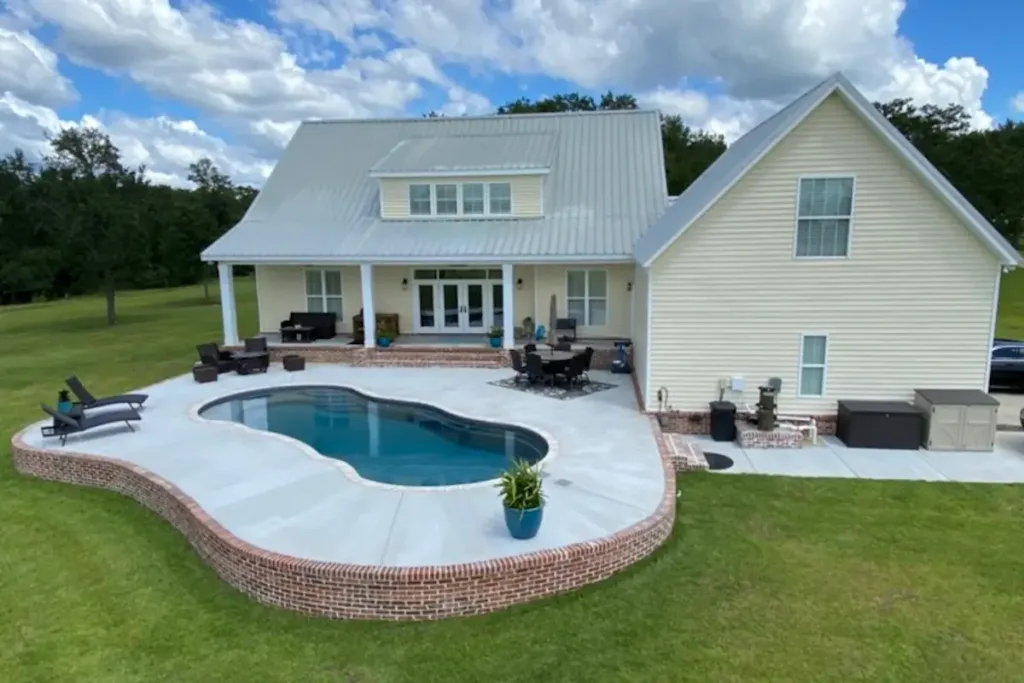 The Reflection with Splash Deck - Leisure Pools Lake City